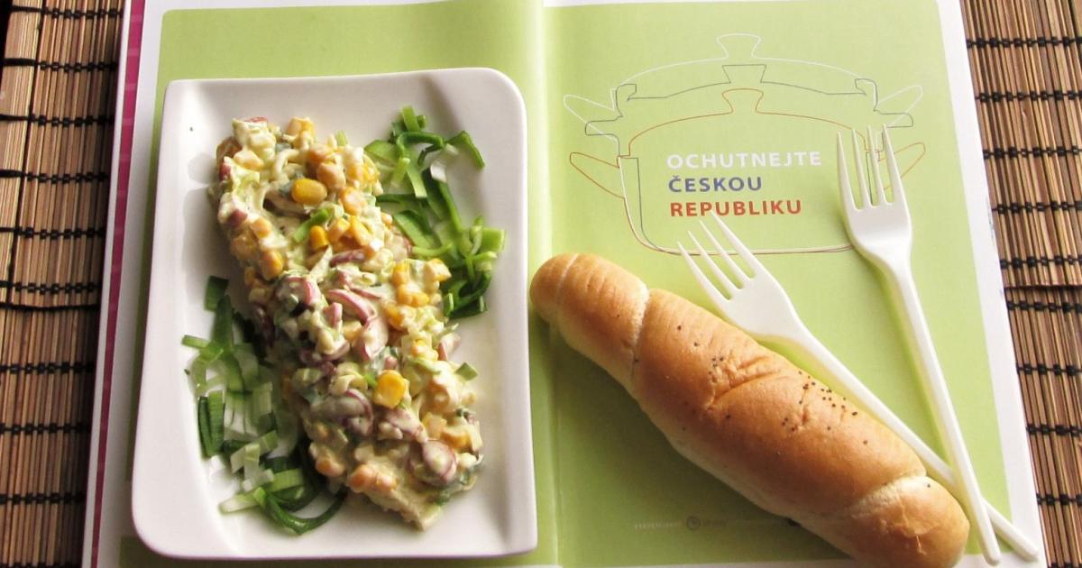 Jak na majonézový retro salát z párků a sýru | recept | pomazanky ...